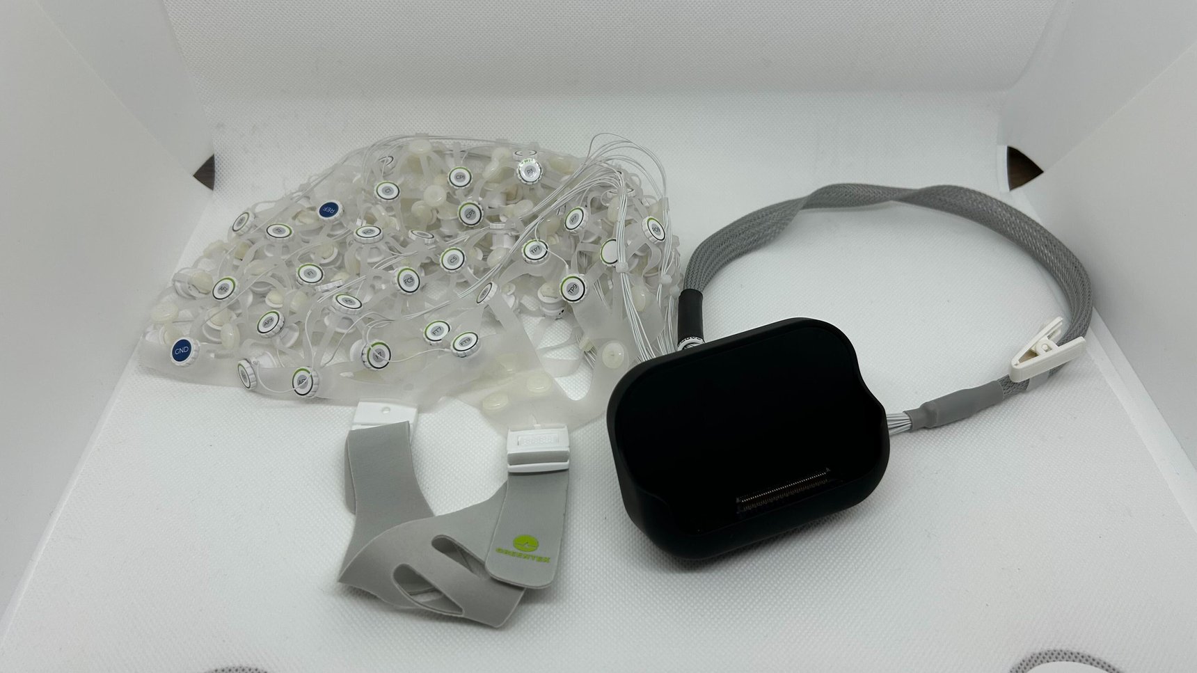 How to prepare saline solution and prepare semi-dry sponge caps